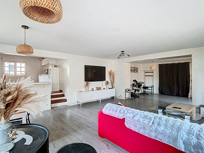 Maison à louer - Pernes-les-Fontaines - 4 pièces - 3 chambres