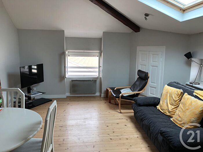 Appartement à louer - Villefranche-sur-Saône, Centre-ville - 3 pièces - 1 chambre