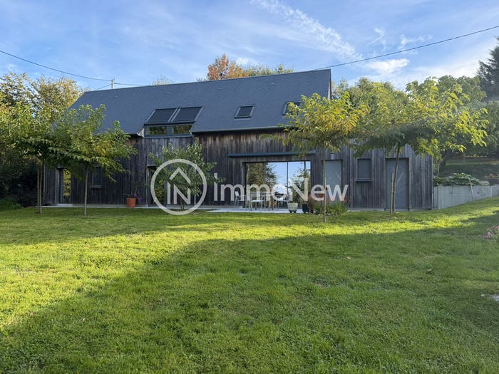 Saint-Laurent-de-Cuves : Maison 8 pièces à vendre
