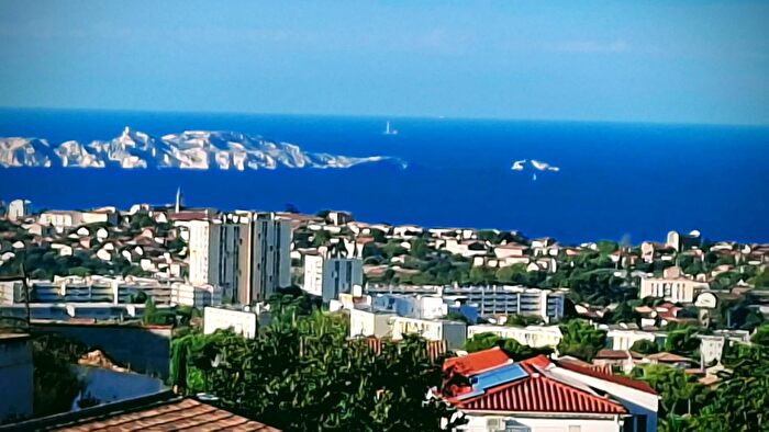 Maison à vendre - Marseille e , Notre-Dame-Limite - 6 pièces - 5 chambres