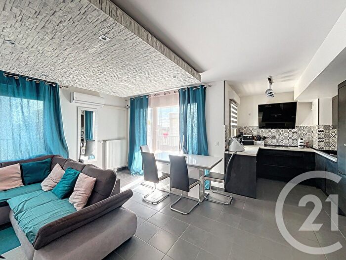 Appartement à vendre - Saint-Priest - 5 pièces - 3 chambres