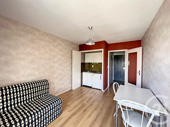 Appartement à louer - Clermont-Ferrand, Saint-Jacques - 1 pièce