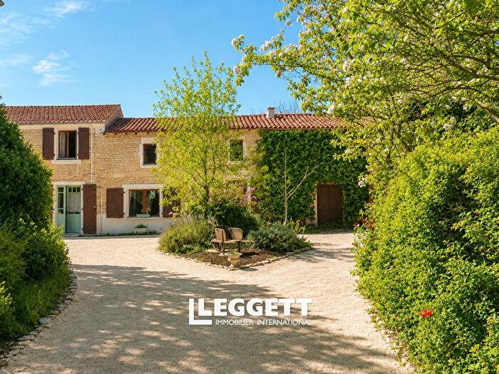 Maison 7 pièces à vendre à Courcôme