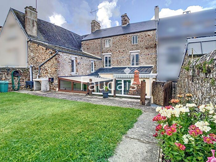 Maison à vendre - Saint-Symphorien-le-Valois - 8 pièces - 4 chambres