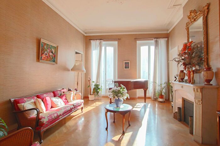 Appartement à vendre - Marseille e , Castellane - 6 pièces - 3 chambres