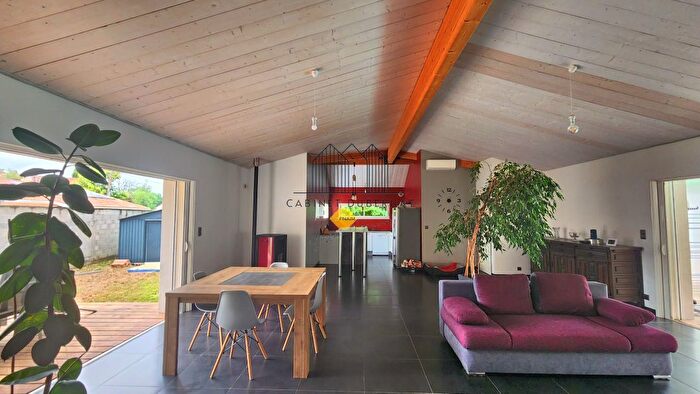 Maison 6 pièces à Labarde, à vendre