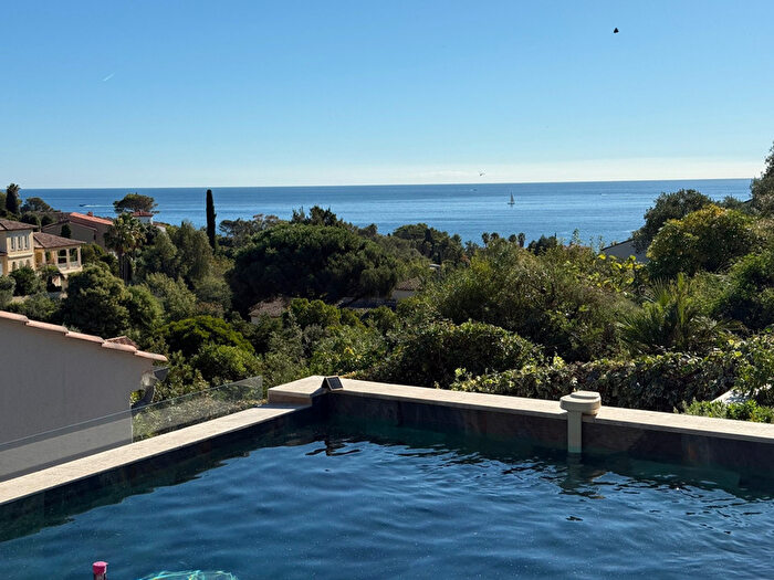 Maison à vendre - Roquebrune-sur-Argens, Les Issambres, La Vigie, Les Dolmens, Plages, Calanques - 5 pièces - 4 chambres