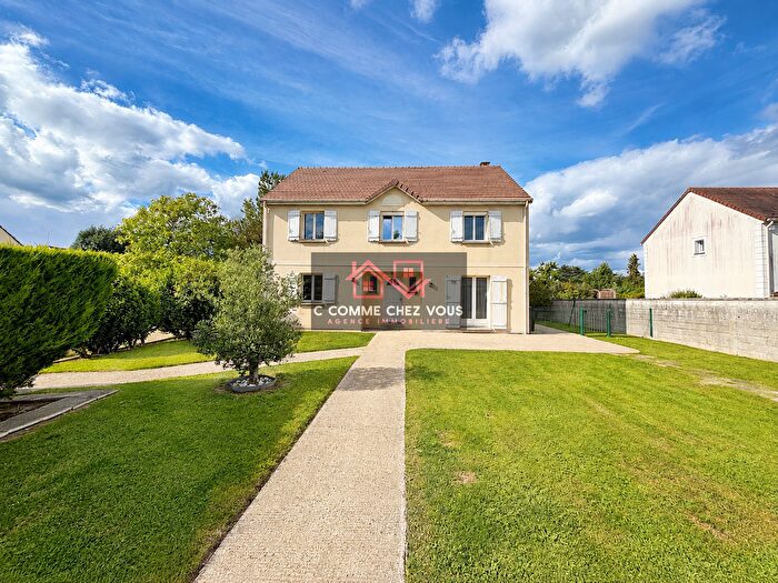 Maison 7 pièces à Férolles-Attilly, à vendre