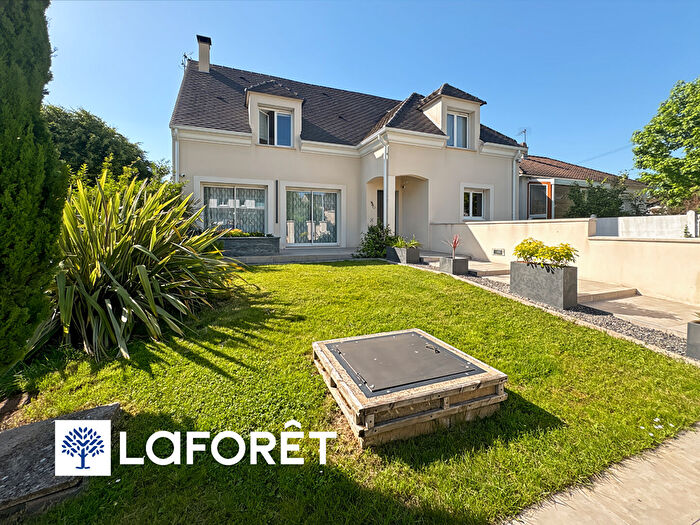 Maison 7 pièces à Sainte-Geneviève-des-Bois, Paul Vaillant Couturier, à vendre