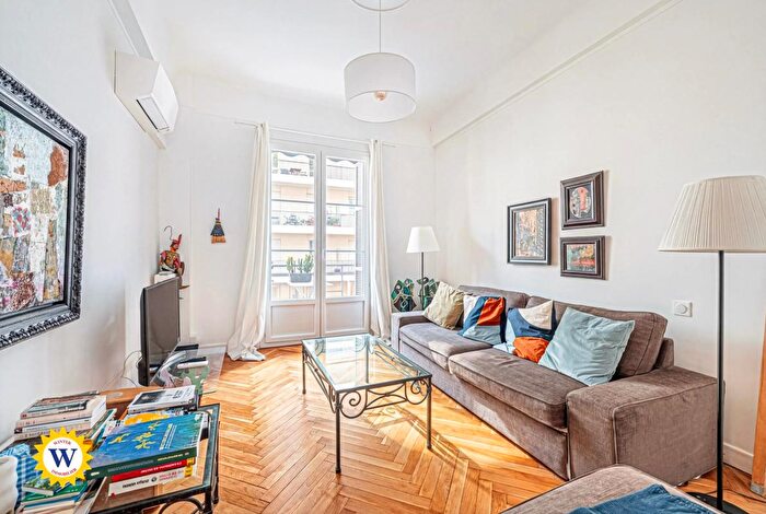 Appartement 3 pièces à Nice, Carré d'or, à vendre