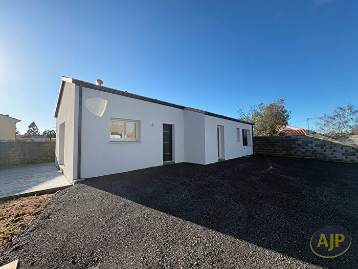 Maison à vendre - Challans, Route de Cholet, Route de la Roche-sur-Yon - 6 pièces - 4 chambres