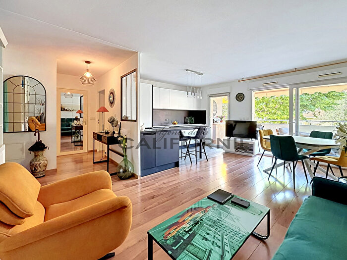 Appartement 2 pièces à vendre à Cannes, Californie Pezou
