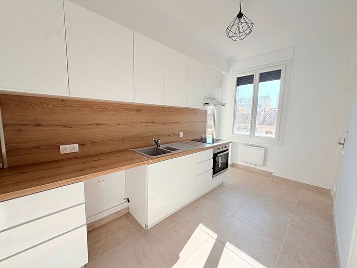 Appartement à louer - Marseille e , Cinq Avenues - 3 pièces - 2 chambres