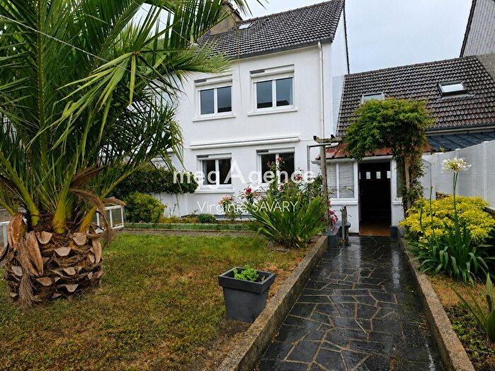 Cherbourg-Octeville, Octeville, Bourg : Maison 6 pièces à vendre