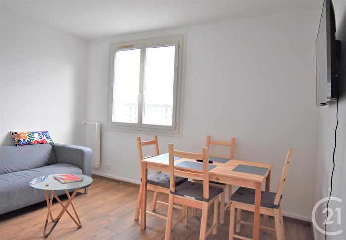 Appartement à louer - Saint-Jacques-de-la-Lande - 4 pièces - 3 chambres
