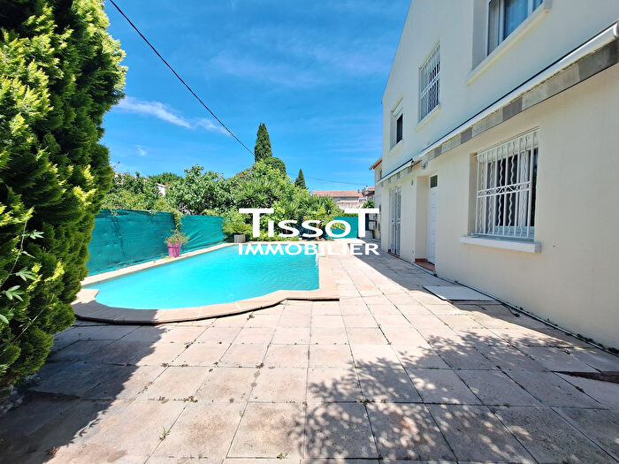 Maison à vendre - Nîmes, Gare - 10 pièces - 8 chambres