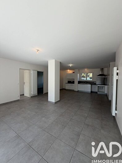 Appartement à louer - Les Lauzards, Salon-de-Provence - 3 pièces - 2 chambres