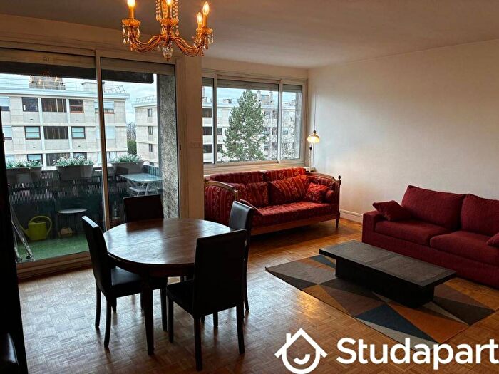 Plateau Ouest, Suresnes : Appartement 3 pièces à louer