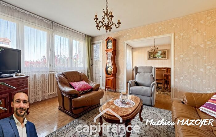 Appartement à vendre - Châtenoy-le-Royal - 4 pièces - 2 chambres
