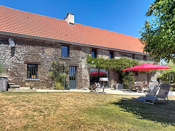 Maison 8 pièces à Saint-Georges-Montcocq, à vendre
