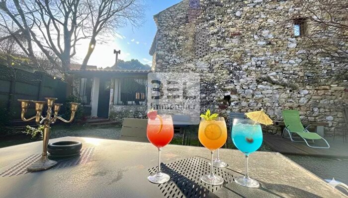 Maison à vendre - Saint-Victor-la-Coste - 6 pièces - 4 chambres