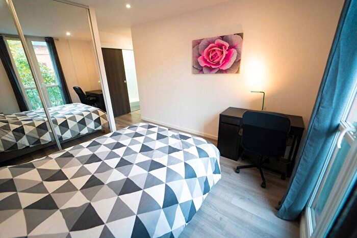 Appartement à louer - Lyon ème arrondissement - 6 pièces - 5 chambres