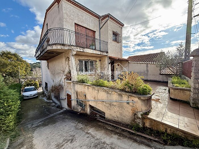 Maison à vendre - Marseille e , Saint-Antoine - 5 pièces - 3 chambres