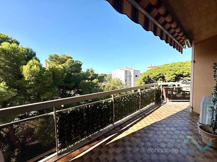 Appartement à vendre - Hyères, Port - 2 pièces - 1 chambre