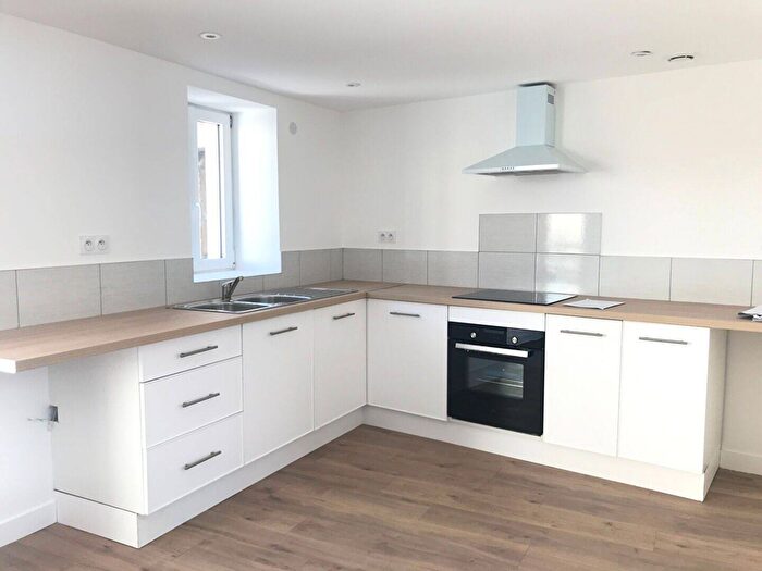 Maison 5 pièces à louer - Bourg-Tuileries-Zone Rurale, Mably