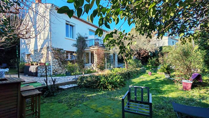 Maison à louer - Villeneuve-lès-Avignon, Pasteur, Bellevue - 5 pièces - 4 chambres