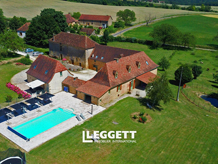 Maison à vendre - Saint-Médard-dExcideuil - 15 pièces - 11 chambres