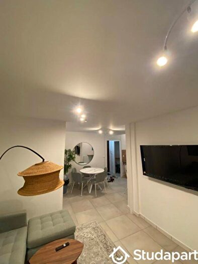 Appartement à louer - Saint Louis, Lyon ème arrondissement - 1 pièce - 5 chambres