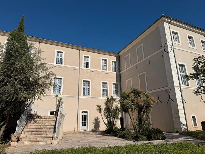 Tarascon, Centre-ville, Château, Condamine : Appartement 4 pièces à vendre