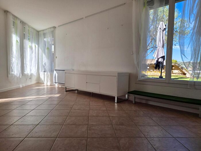 Givors, Centre-ville : Appartement 3 pièces à louer