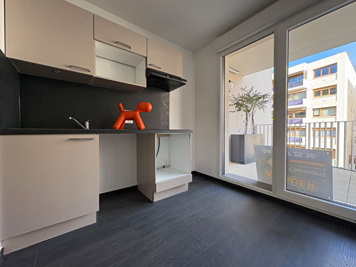 Appartement à louer - Clermont-Ferrand, Vallières, Sallins, Poncillon - 4 pièces - 3 chambres