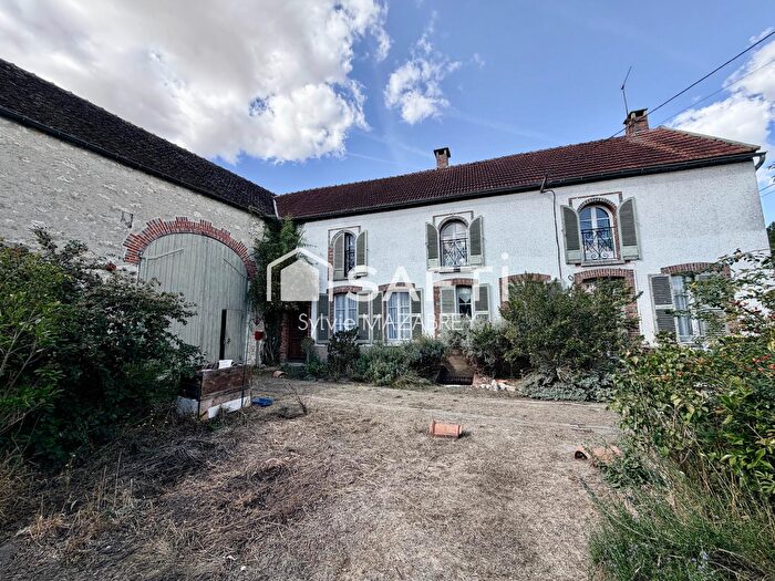 Maison 5 pièces à Les Ormes-sur-Voulzie, à vendre