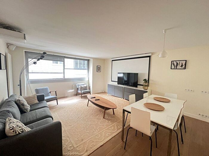 Appartement à louer - Chaillot, Paris ème arrondissement - 3 pièces - 2 chambres