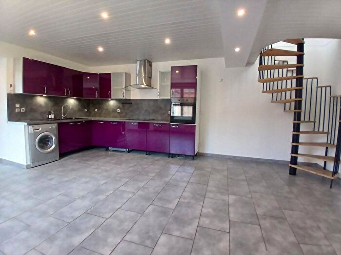 Maison à louer - Bayard-sur-Marne - 4 pièces - 2 chambres