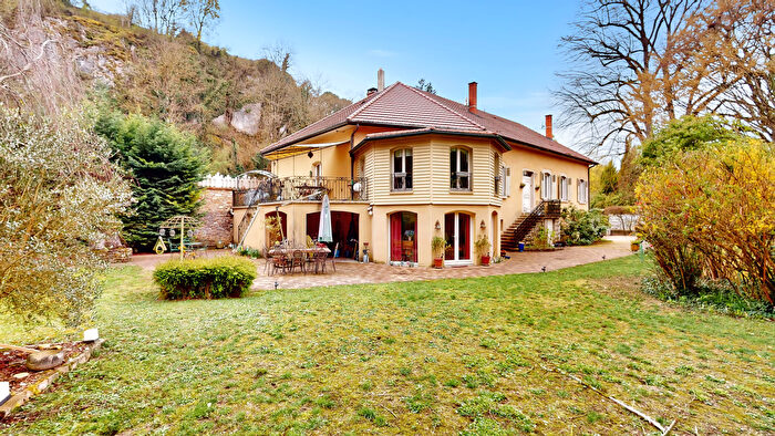 Maison à vendre - Crémieu - 9 pièces - 5 chambres