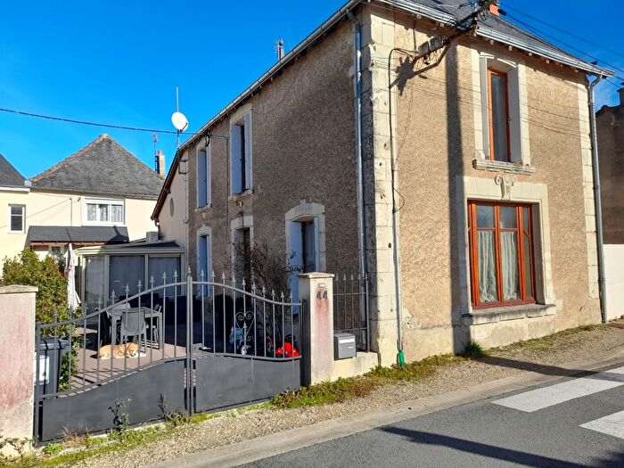 Maison à vendre - Vouneuil-sur-Vienne - 6 pièces - 2 chambres