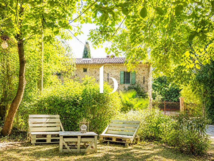 Saint-Victor-la-Coste : Maison 14 pièces à vendre
