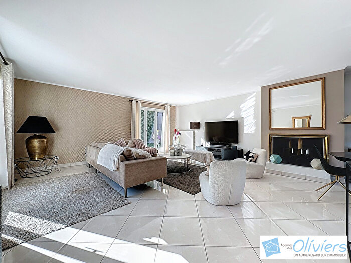 Maison à louer - Voisins-le-Bretonneux - 7 pièces - 5 chambres