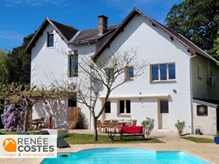 Maison à vendre - Brioux-sur-Boutonne - 8 pièces - 5 chambres