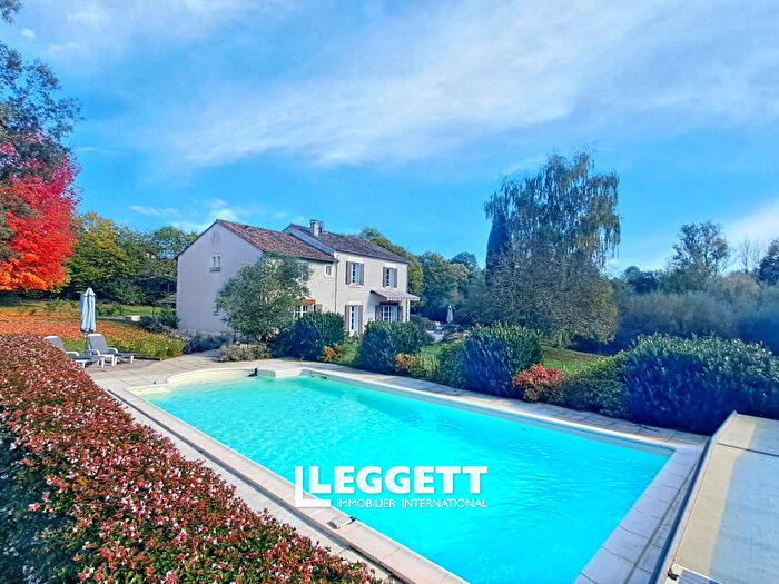 Maison à vendre - Abjat-sur-Bandiat - 8 pièces - 5 chambres