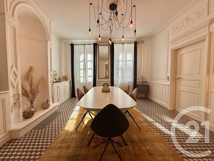 Maison 12 pièces à Moulins, Centre-ville, à vendre