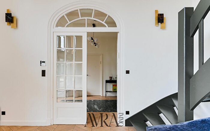Maison 8 pièces à Écully, Les Serres, Vivier, à vendre
