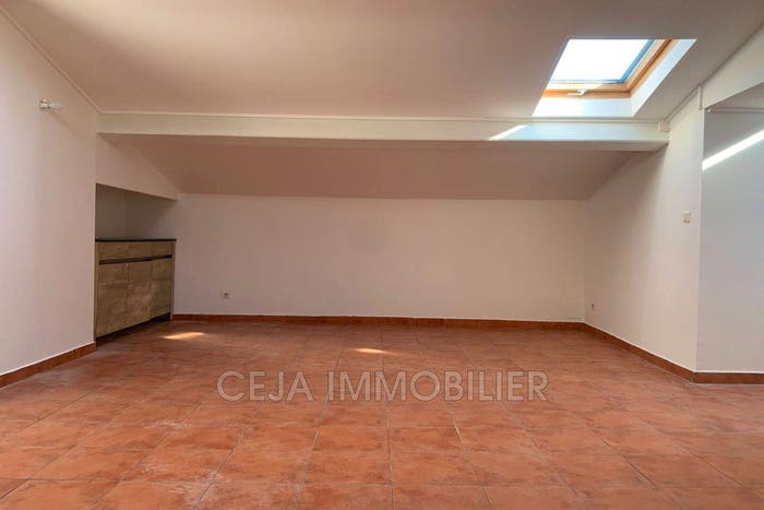 Centre Ancien, Draguignan : Appartement 1 pièce à louer