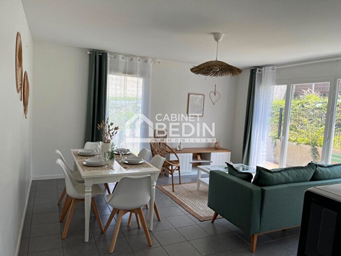 Appartement à louer - Pessac - 4 pièces - 3 chambres