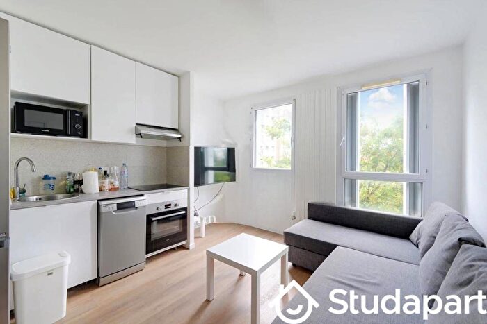 République-Gare-Porte de Paris, Saint-Denis : Appartement 1 pièce à louer