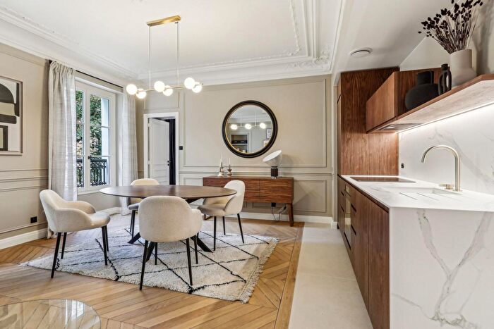 Appartement à vendre - Paris e , Saint-Philippe du Roule - 3 pièces - 2 chambres